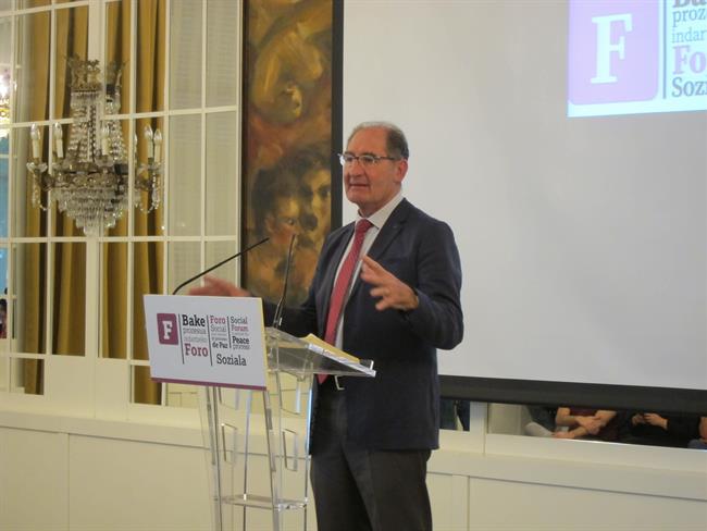 Brian Currin apuesta por ver a los presos de ETA "como parte de la ...