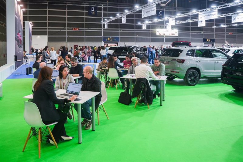 Economía/Motor.- Grandes colas en Feria del Automóvil de València por ...