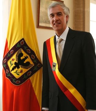Ex alcalde de Bogotá enfrentará 18 años de cárcel por corrupción ...