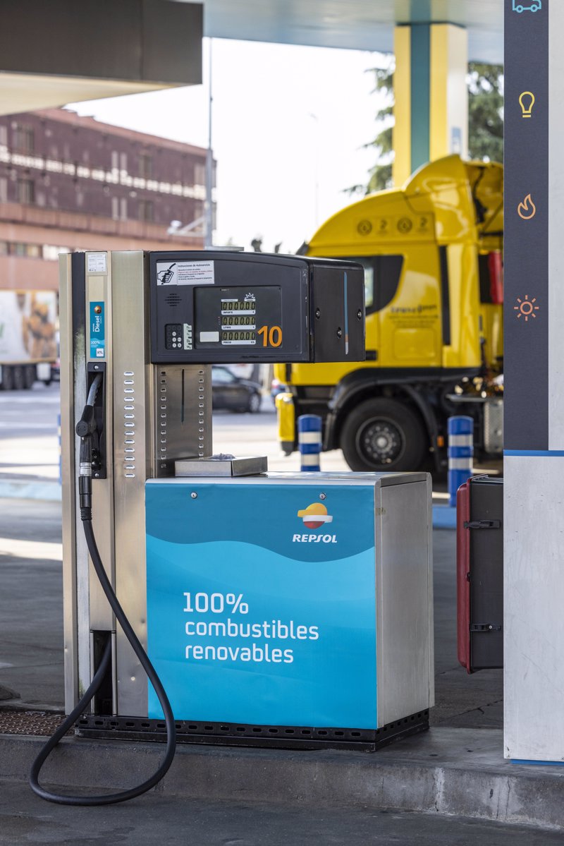 Economía.- Repsol lanza las primeras estaciones de servicio con combustible renovable 100% en ...